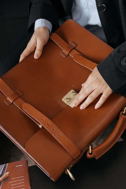 How a Leather Briefcase Can Make You Look Fashionable - Did You Know ...